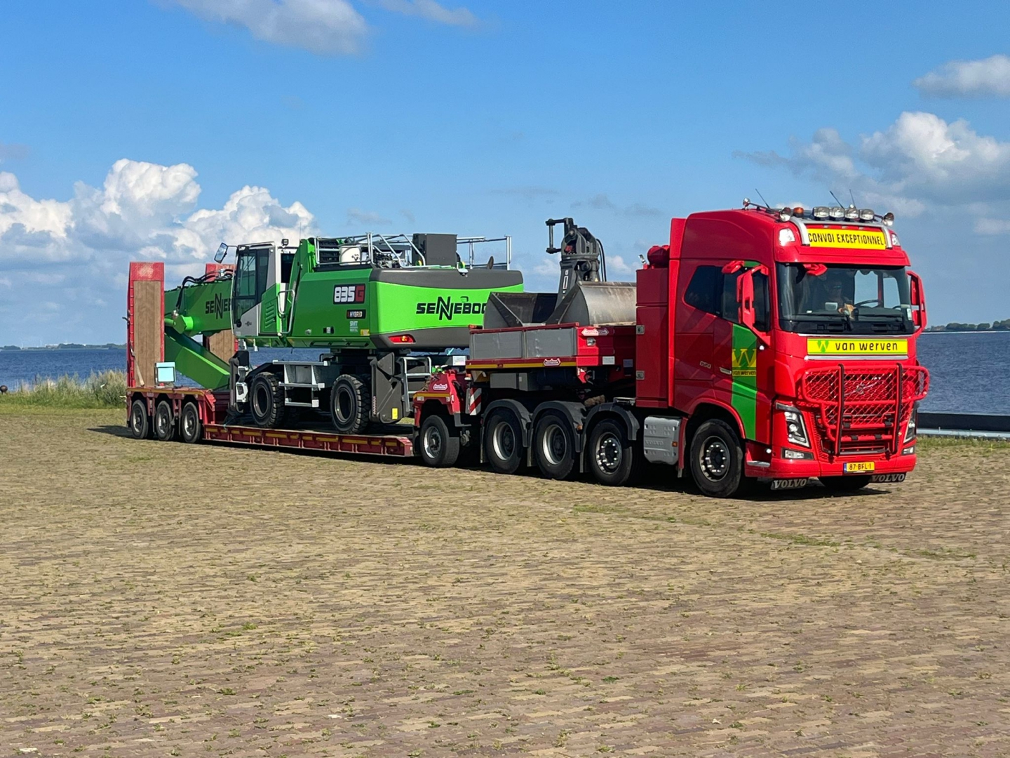 Vrachtwagen met euro dieplader huren - Van Werven